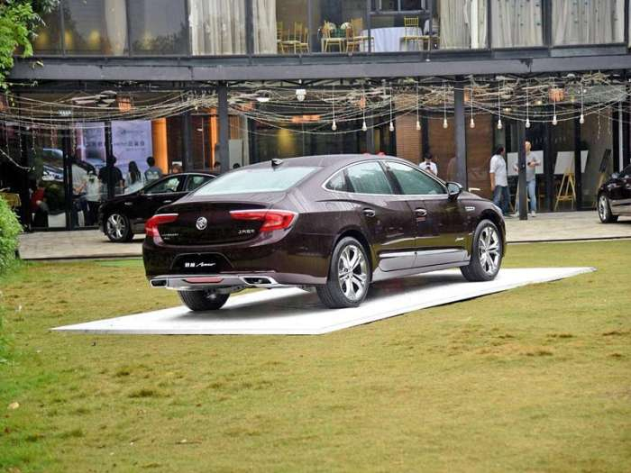 2.0T＋9AT标配全景天窗，气势不输奥迪A6L！