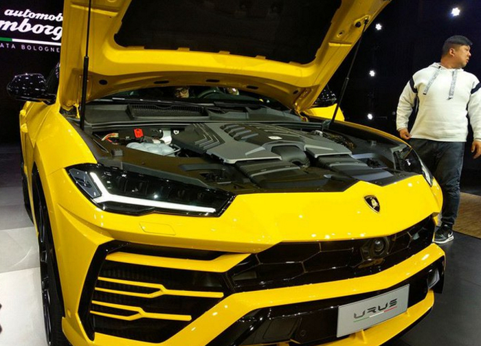 战斗机内饰配无框车门的超跑SUV，313万的兰博基尼Urus