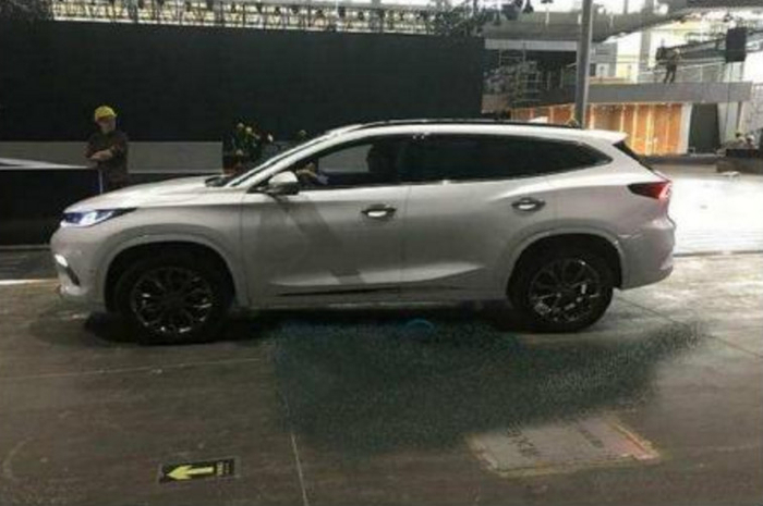 奇瑞高端SUV实车终于亮相，颜值帅到掉渣，1.6T发动机有218马力