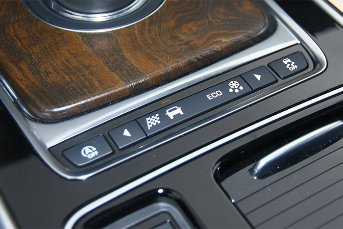 试全新捷豹XEL 聊运动30万级别不再只有宝马3系和凯迪拉克ATS-L