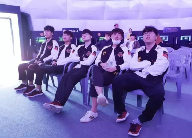 IG训练赛一直和SKT打，Rookie的魔鬼训练网友：Theshy玩大乱斗