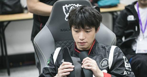 SS横扫EDG晋级，网友：只要厂长不退役，EDG就一直是强队