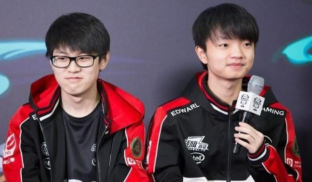 iboy首次回应S7总决赛上亮牌子一事：只是在回应粉丝的热情