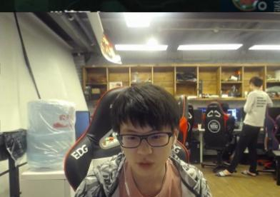 LPL转会: Smlz将加入新战队 EDG新韩国上单露面