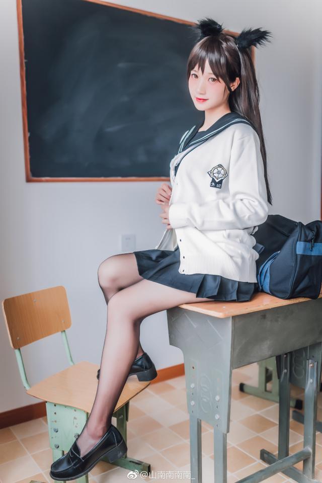 校服配黑丝萝莉界再添新星，蔡萝莉也无法阻挡雪琪sama雄起 绝地求生 萝莉 吃鸡 新浪新闻