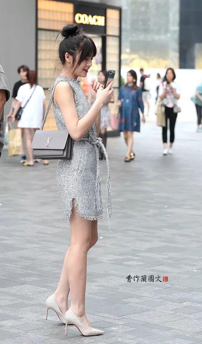 街拍:穿精致高跟鞋的美女