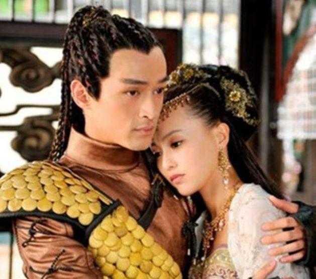 胡歌抱杨幂，胡歌抱唐嫣，胡歌抱林依晨，唯独最后一个差别最大