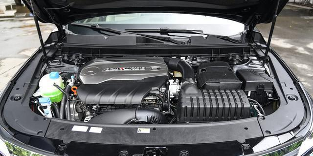 外观设计上，GA8这款车的设计非常出色，可以说不比奥迪A6L差。