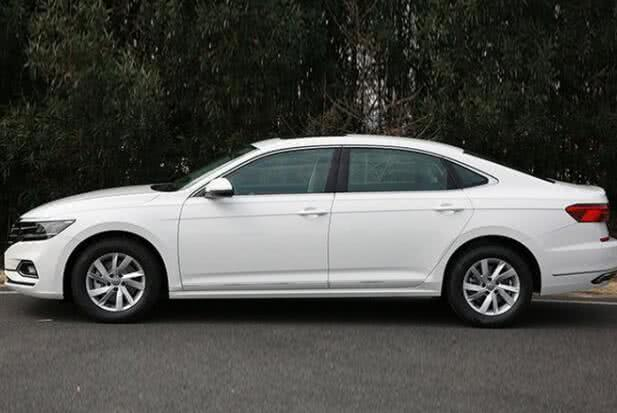 全新帕萨特内饰曝光，酷似朗逸，增至4933mm，放弃1.8T