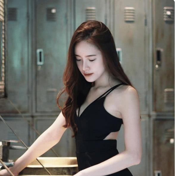 美丽的泰国女孩颜值堪比润娥，让人想起初恋的感觉