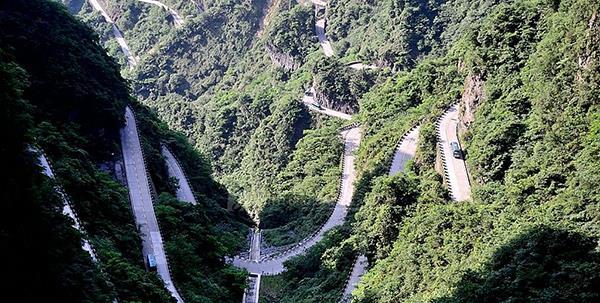 中国最危险盘山公路,共有99道弯,老司机都不敢上