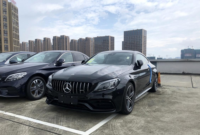 2019款奔驰C63 AMG轿跑实拍：这一款配备4.0T的奔驰C级轿跑车