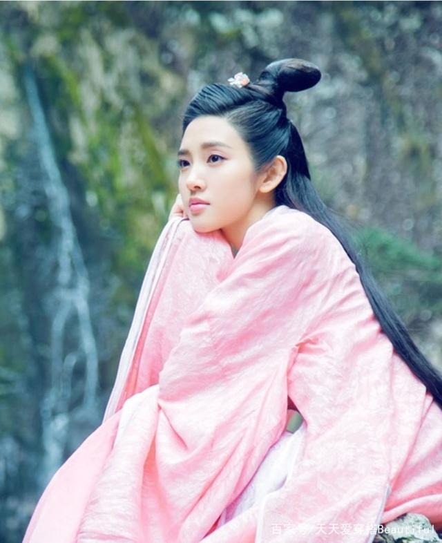 当红女星粉红色古装比拼李沁迪丽热巴最美，她简直仙女下凡！