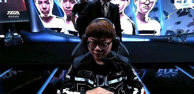 电竞成高危行业！Uzi手伤PDD肝癌