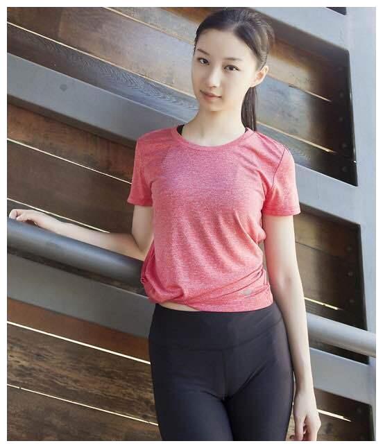 身材完美的紧身打底裤美女，好看养眼又迷人！打底裤紧身直筒裤新浪新闻