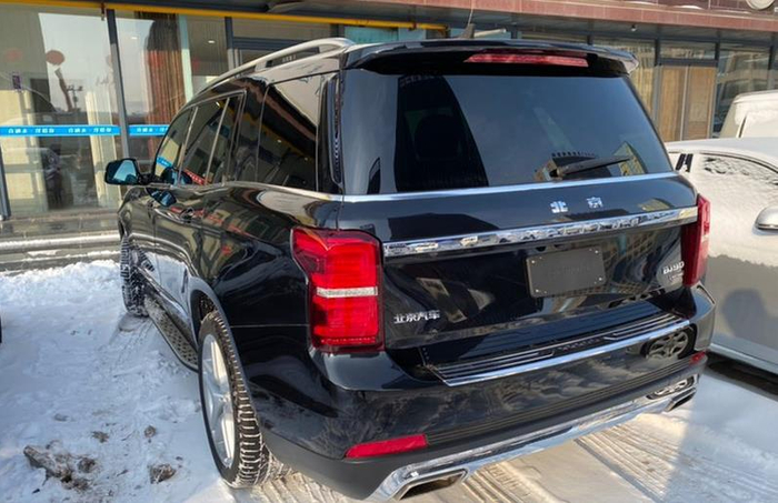 提车北汽BJ90，轮毂带有AMG标志，必须奔驰4S保养