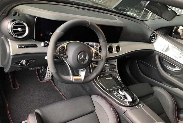 2019款奔驰E43 AMG实拍：它是一台与众不同的奔驰E级轿车