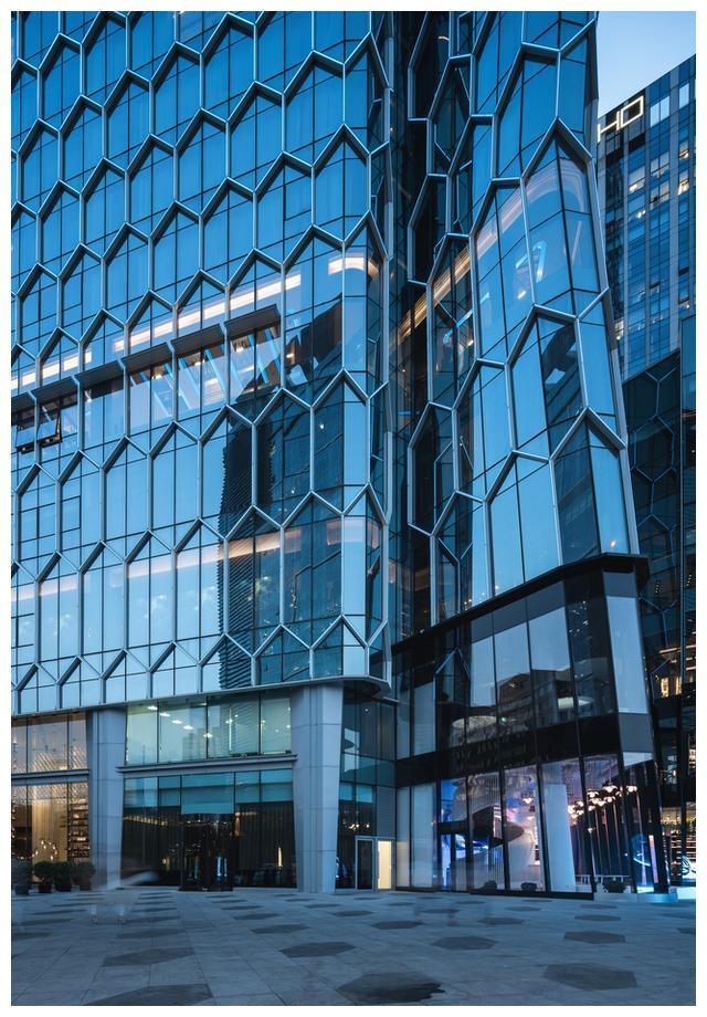 超高层设计鉴赏 北京三里屯通盈中心洲际酒店——六边形外表面 洲际酒店 三里屯 通盈 新浪新闻