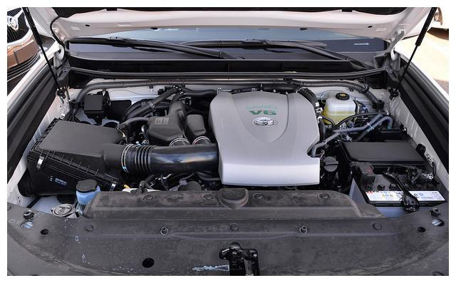 丰田这台SUV真霸道，3.5L+6AT、配四驱，开十年都不用换车