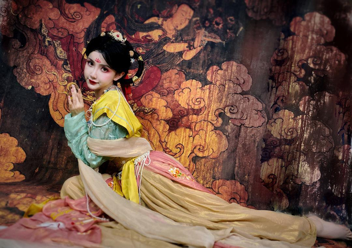 她坐拥300万粉丝，cos小丑高度还原，但Faker最爱她的阿卡丽