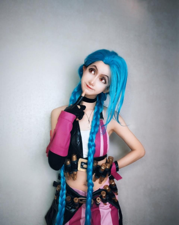 她坐拥300万粉丝，cos小丑高度还原，但Faker最爱她的阿卡丽