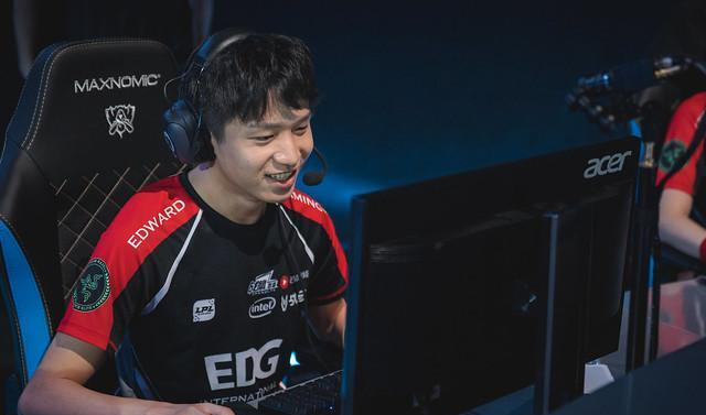 Clearlove宣布退役，女友公开“秀恩爱”|厂长|退役|女朋友_新浪新闻