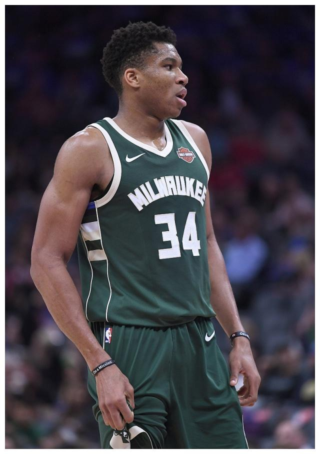 NBA东部G3决赛，2节加时字母哥6犯，伦纳德神来之笔一战封神