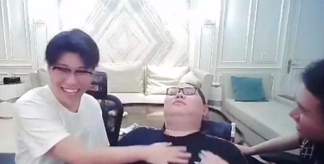 PDD低价甩卖CSGO账号，展示3款极品皮肤，加起来42万！