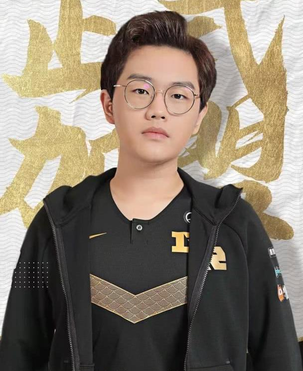 RNG官宣S10阵容，AJ和LoveZrr离队，小龙堡和电狼AD加入