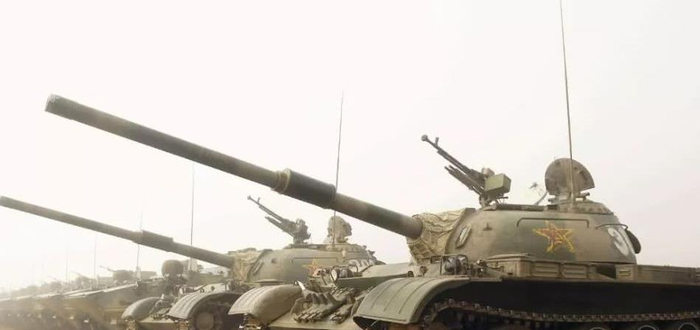 99A的125滑膛炮威力巨大，15式轻坦为啥不用？却装105线膛炮？