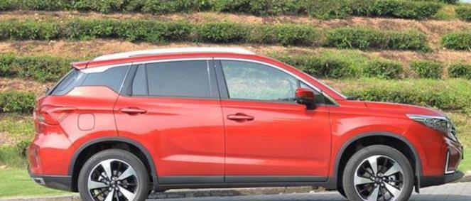 8万落地，这与哈弗H6同级的SUV，仅车宽就超1米85