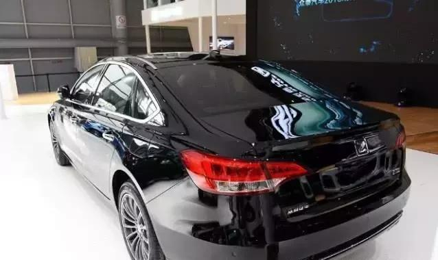 气场堪比辉昂皇冠，众泰Z700爆发，搭1.8T+6AT