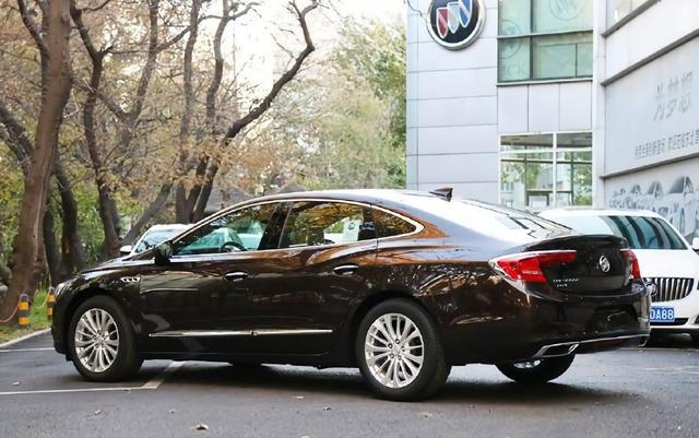 2.0T+9AT，全系标配全景天窗，直降3万还买啥迈腾和本田雅阁？