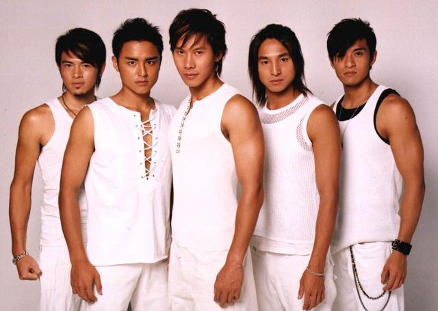 5566王仁甫38岁长成这样，12岁女儿瓜子脸、大长腿，都是遗传她