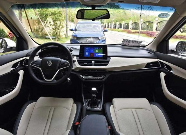 宝骏360上市 售价5.68-7.58万元 定位6座MPV