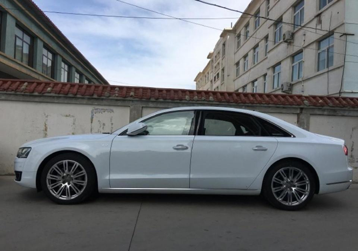 268万买白色A8L W12, 直言这钥匙有分量