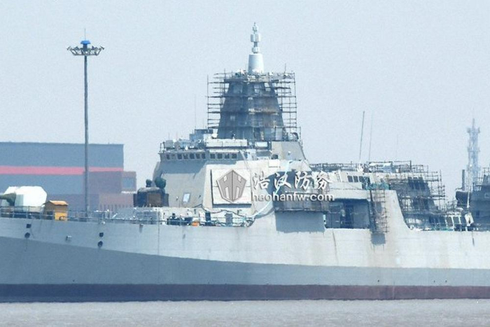 055和052D驱逐舰等比例对比图曝光，052D娇小到让人意外