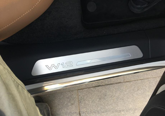 268万买白色A8L W12, 直言这钥匙有分量