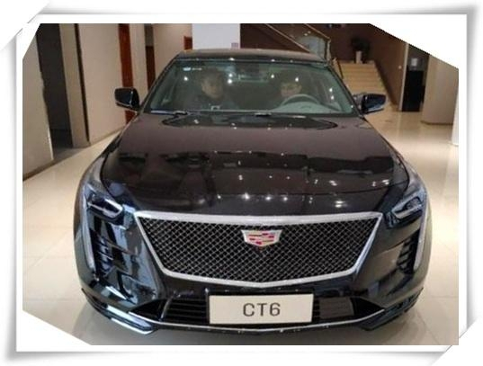 首台19款凯迪拉克CT6黑色实车到店，4S店透露预售价，配四出排气
