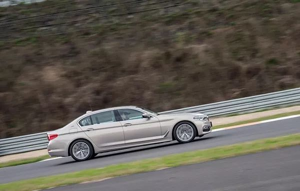 都在建立出行生态，插电混动530Le有何不同？