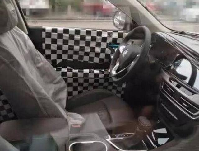 全新2018款长安CS35到来，售价6万起，比宝骏510还要大一圈