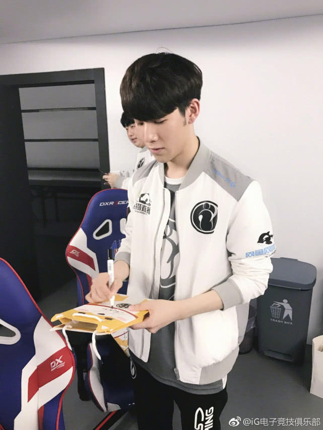 IG官博: 上单The Shy手伤需要休养, 替补Duke登场