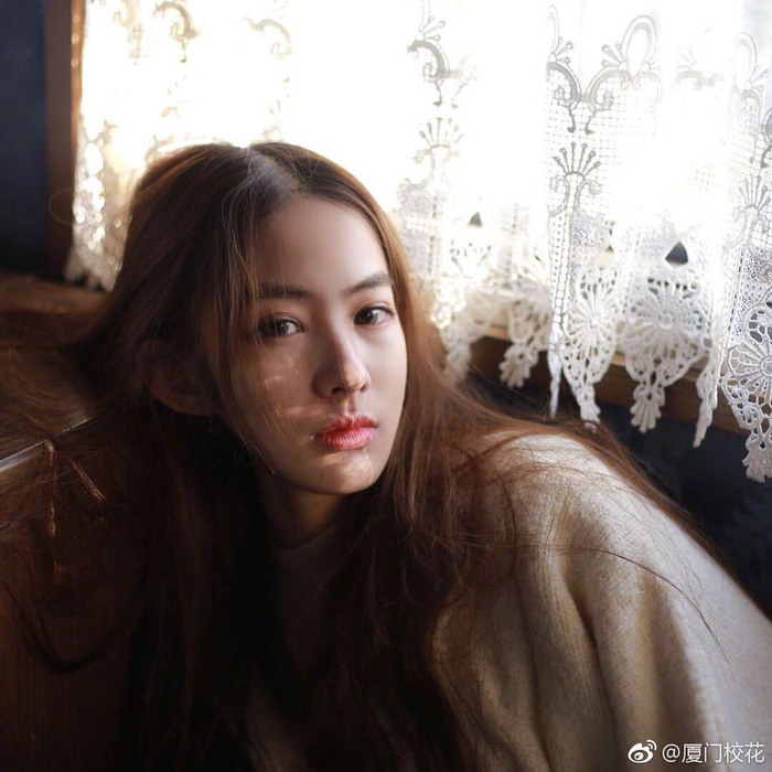 她叫胡雅洁，98年，就读于上海大学，身高168cm，可清纯可性感|上海大学|就读|身高_新浪新闻