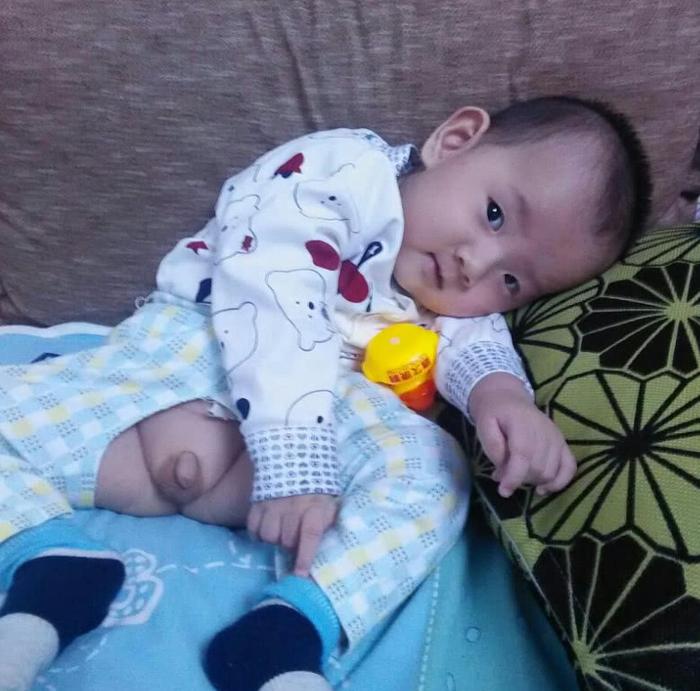 宝宝喜欢摸小弟弟要怎么办呢要去阻止吗