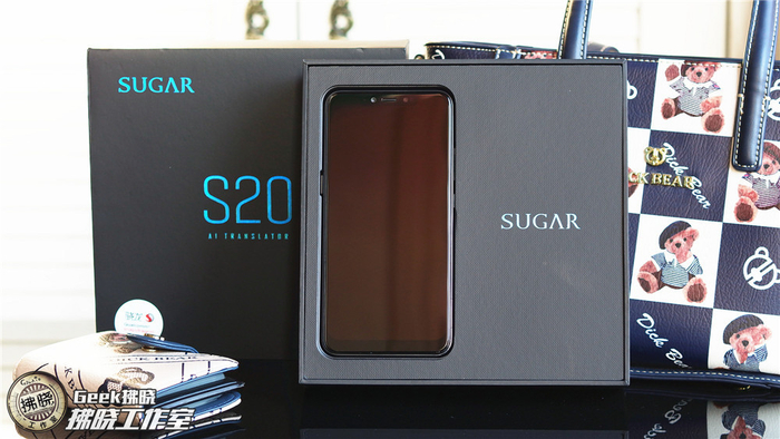 不止会翻译，它还有副好颜值！SUGAR S20糖果手机评测