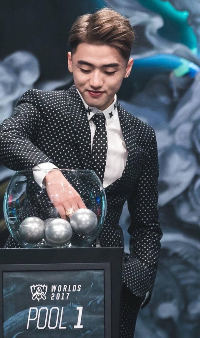 英雄联盟：盘点现役职业选手颜值TOP10 论外貌电竞圈不虚娱乐圈|电竞|赛区|战队_新浪新闻