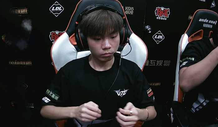 VTG首局不敌SDG，EDG童无敌连续失误，网友：无缘LPL|战队|无敌|失误_新浪新闻