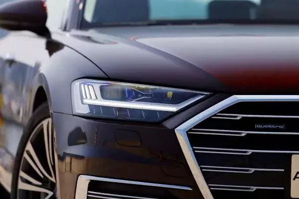 93.78万起的奥迪A8L，靠什么和奔驰S级、宝马7系一战？