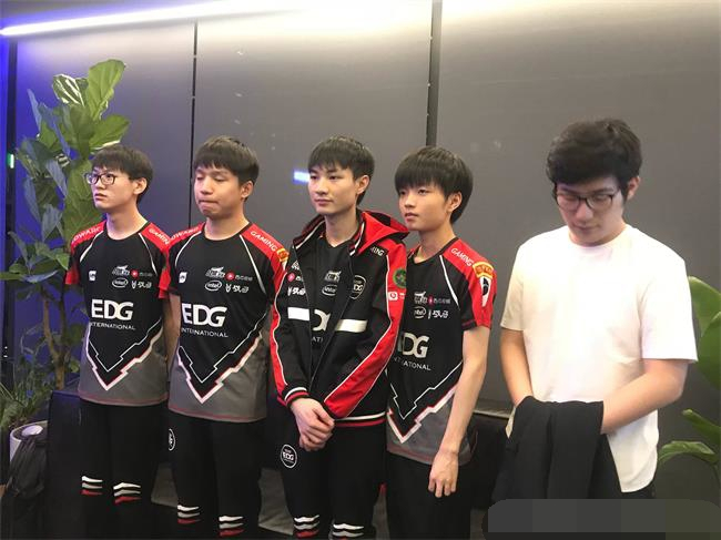 S8世界赛EDG小组第一出线 IBOY赛后直言：我若不送死EDG是最强