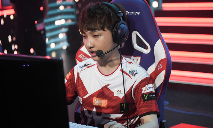 LPL首发名单更新：WE祭出全华班，RNG姿态对决RW马哥